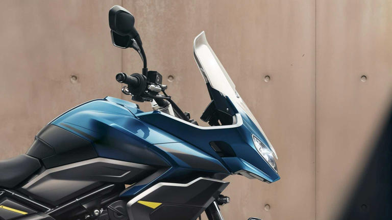 The tourer that doesn't feel like a boat around town
