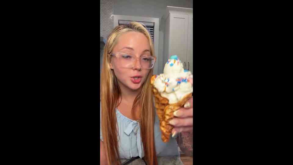 Easy homemade waffle cones & cozy spiced oatmeal cake recipe