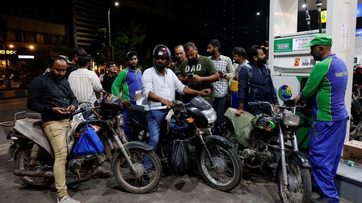 Lockdown-like curbs in Pakistan over fuel crisis: Ban on new cars, one ...