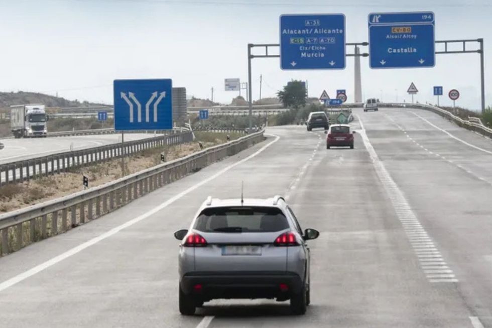 UK expats and tourists face £170 fine as Spain introduces new driving ...