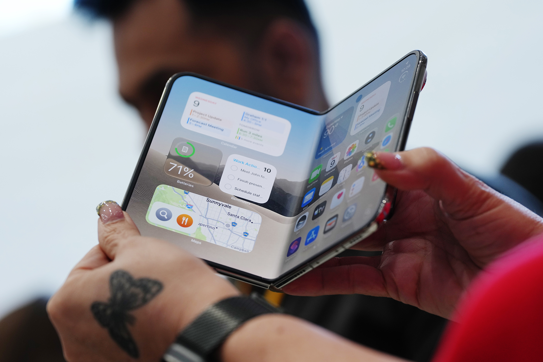 Samsung is roasting Apple’s new foldable phone online: ‘Reheated leftovers’