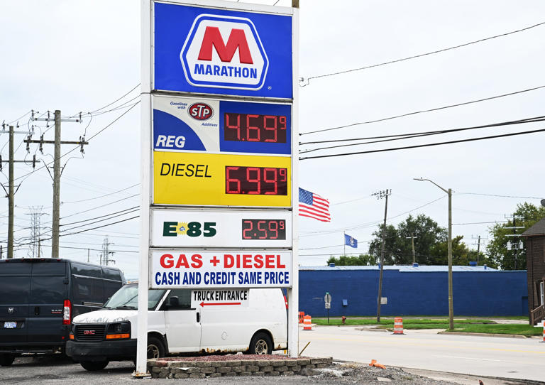 Michigan gas prices climb again, AAA says
