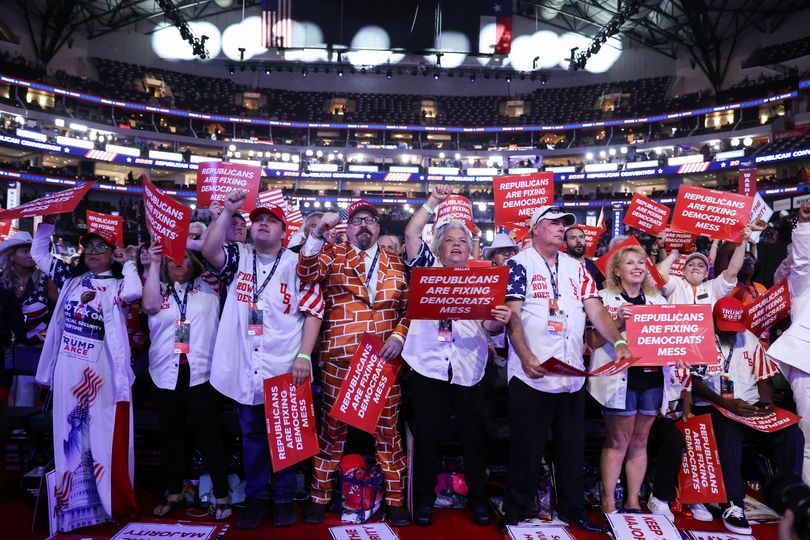 Trump's loyal 'front row Joes' turn on president and label him a 'fraud ...