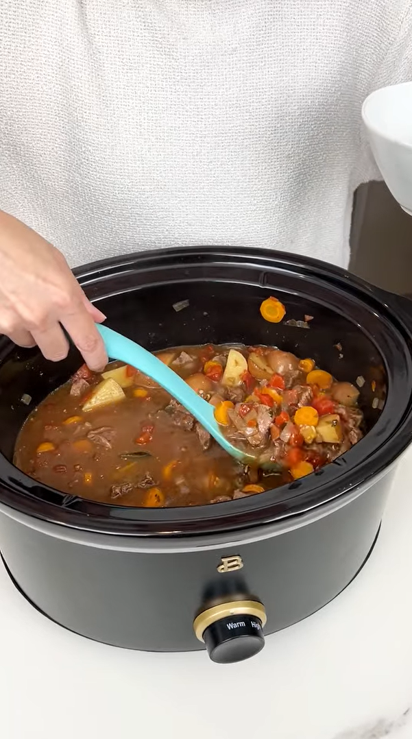 Easy crockpot beef stew with carrots and potatoes