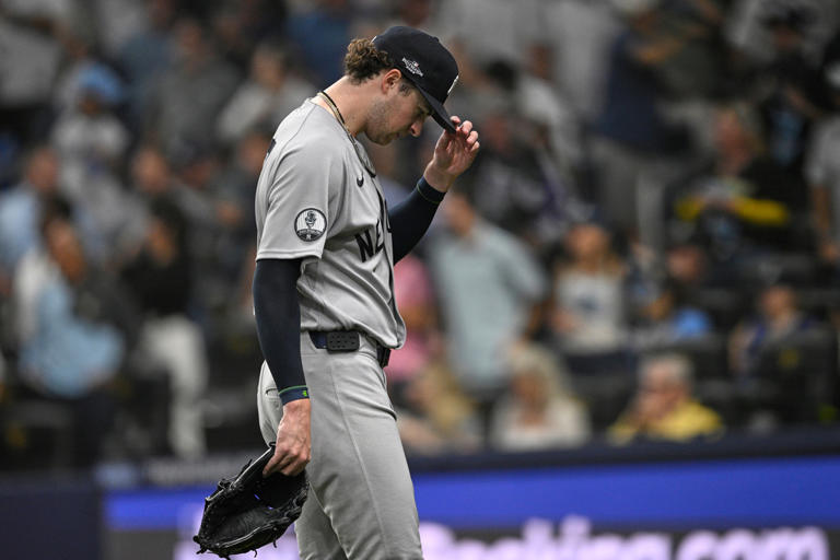 Small-ball Rays beat the sloppy Yankees 5-2 for a 2-0 lead in AL ...