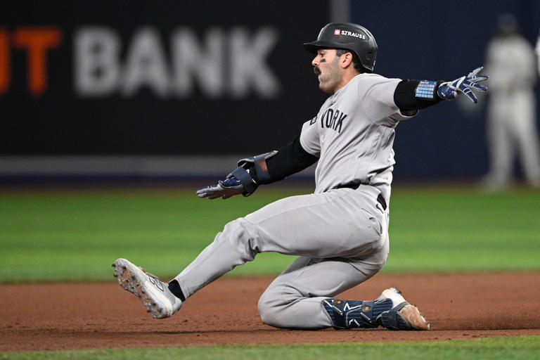 Small-ball Rays beat the sloppy Yankees 5-2 for a 2-0 lead in AL ...