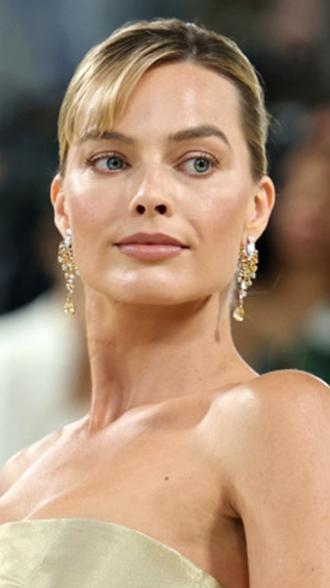 Pics Of Margot Robbie Before & After She Found The Perfect Hair Color ...