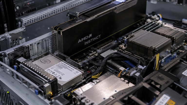 AMD ROCm 10.1 velocizza il passaggio SSD-GPU: cosa cambia per l'AI