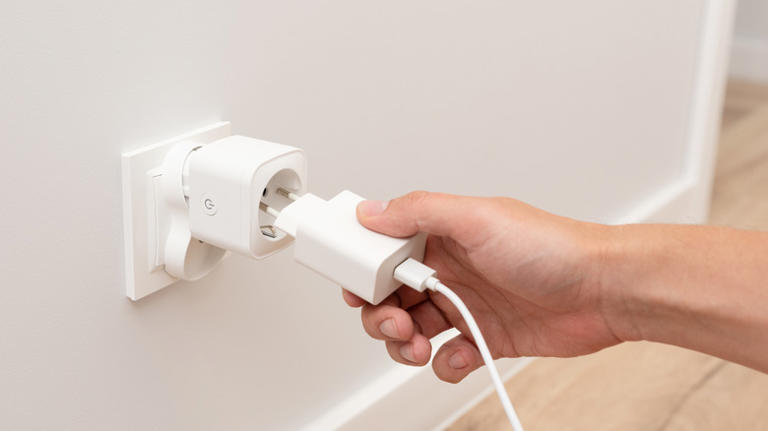 5 cheaper smart plugs that work without a hub