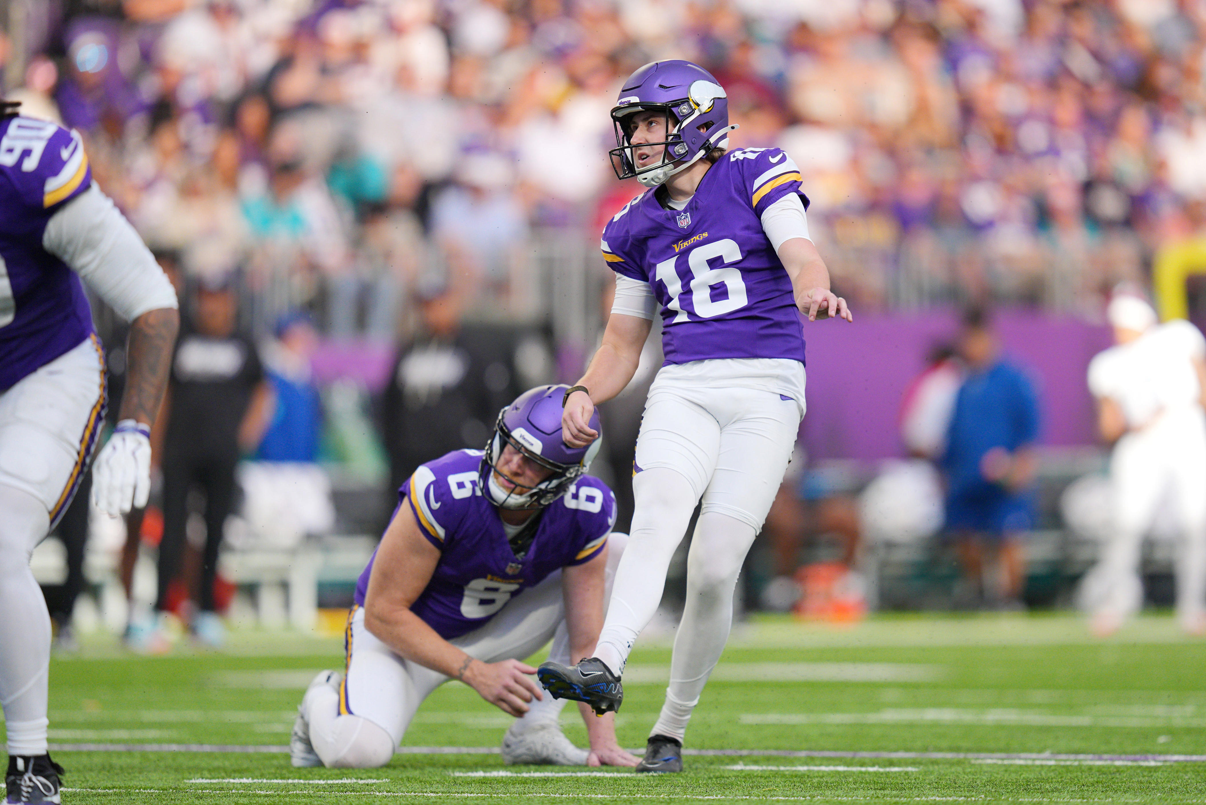 Studs and duds from the Minnesota Vikings Week 4 win over the Dolphins