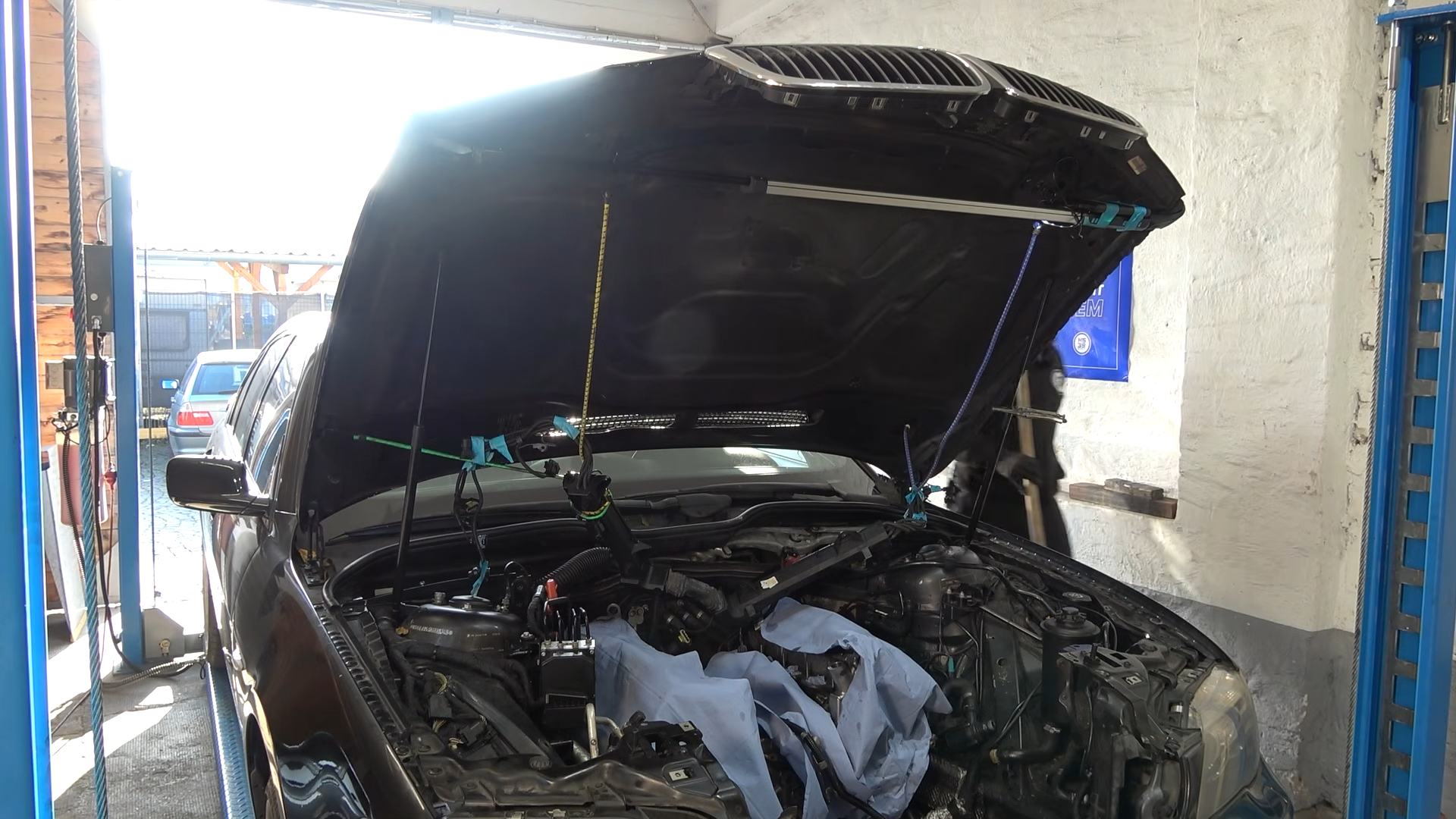 Teardown uncovers major internal damage in Alpina B7