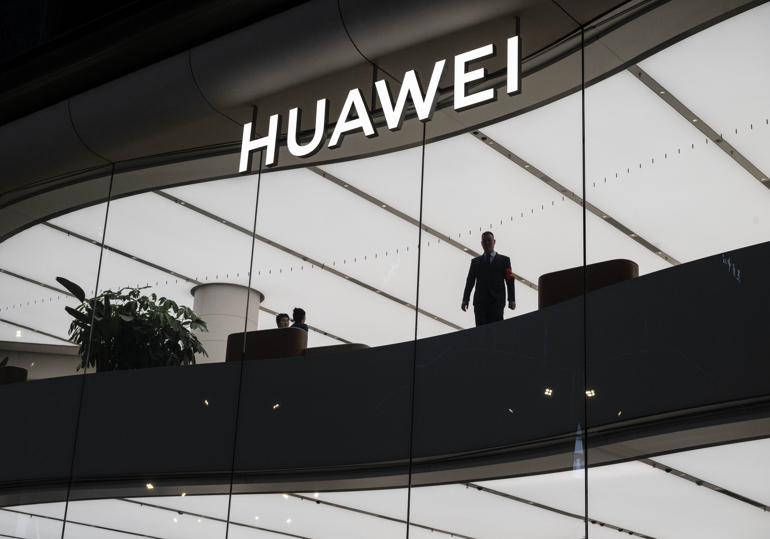FCC rule takes effect: Huawei and ZTE chips now block devices from US ...