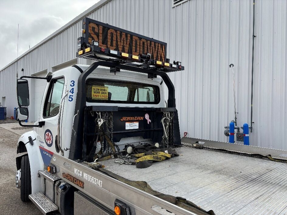 CAA Manitoba wants tow trucks to show crash warnings ahead