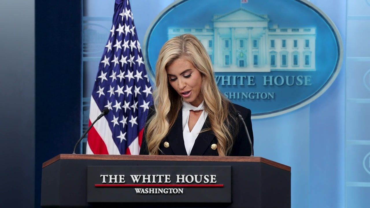 White House Backs Up New Press Secretary After Numbskull Complaint