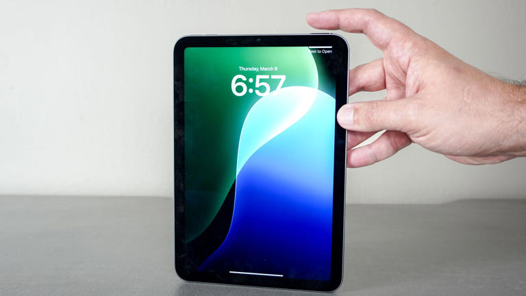 Apple holding event Oct. 28 for first touchscreen MacBook Pro — what we ...