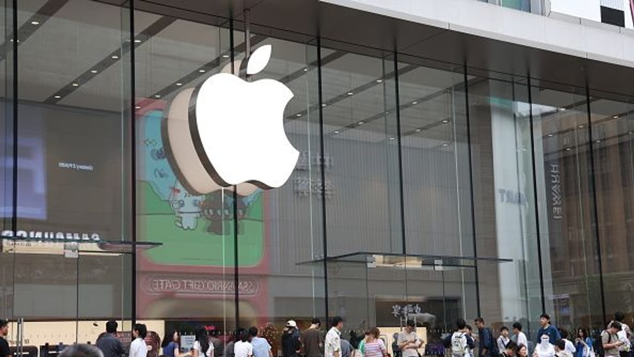 Apple confirms October 28 'Pro and Tell' event — first touchscreen ...