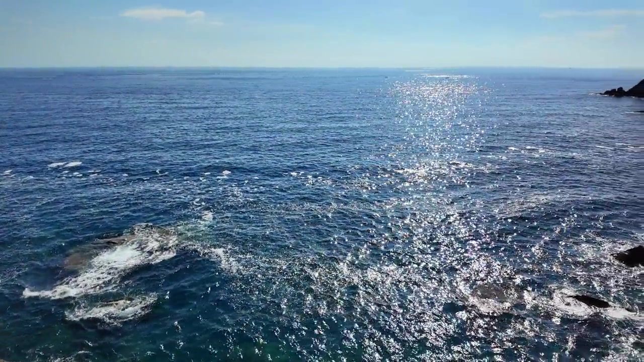 Super El Nino phenomenon is dramatically changing the color of the ocean