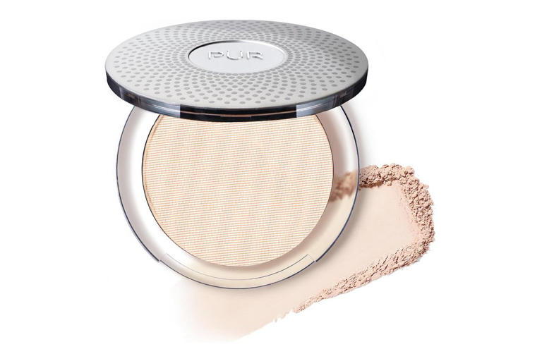 Shoppers love this $22 miracle in a tub powder foundation that makes ...