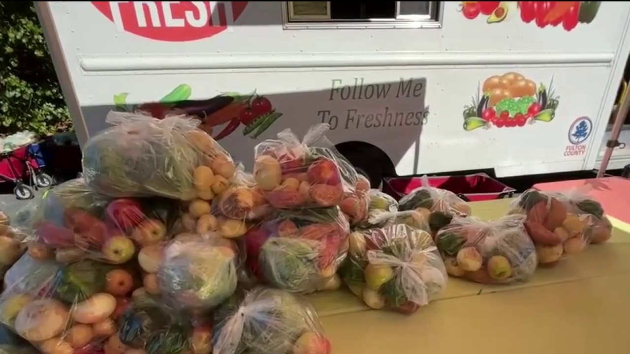 Fresh Mobile Market gives away free produce