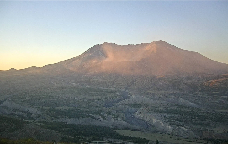 Mount St. Helens ash reached 12,000 feet, triggering pilot warnings ...