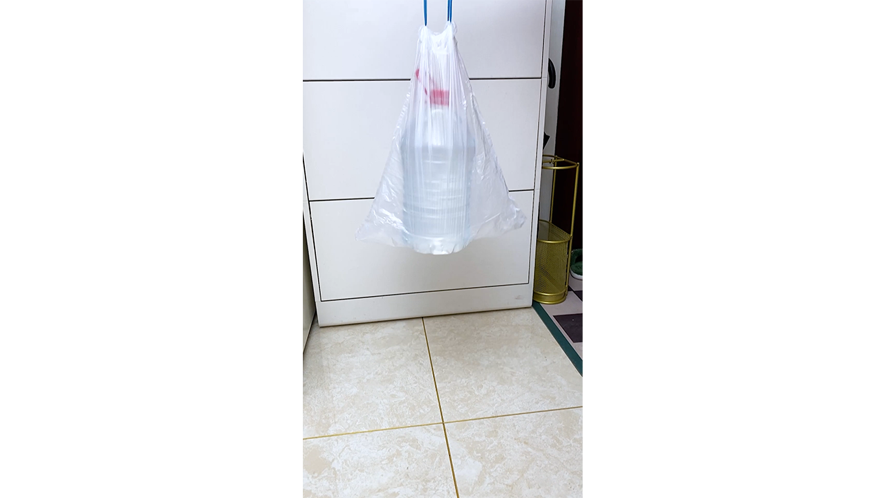Using Drawstring Trash Bags Resulting In Easy And Mess Free Garbage ...