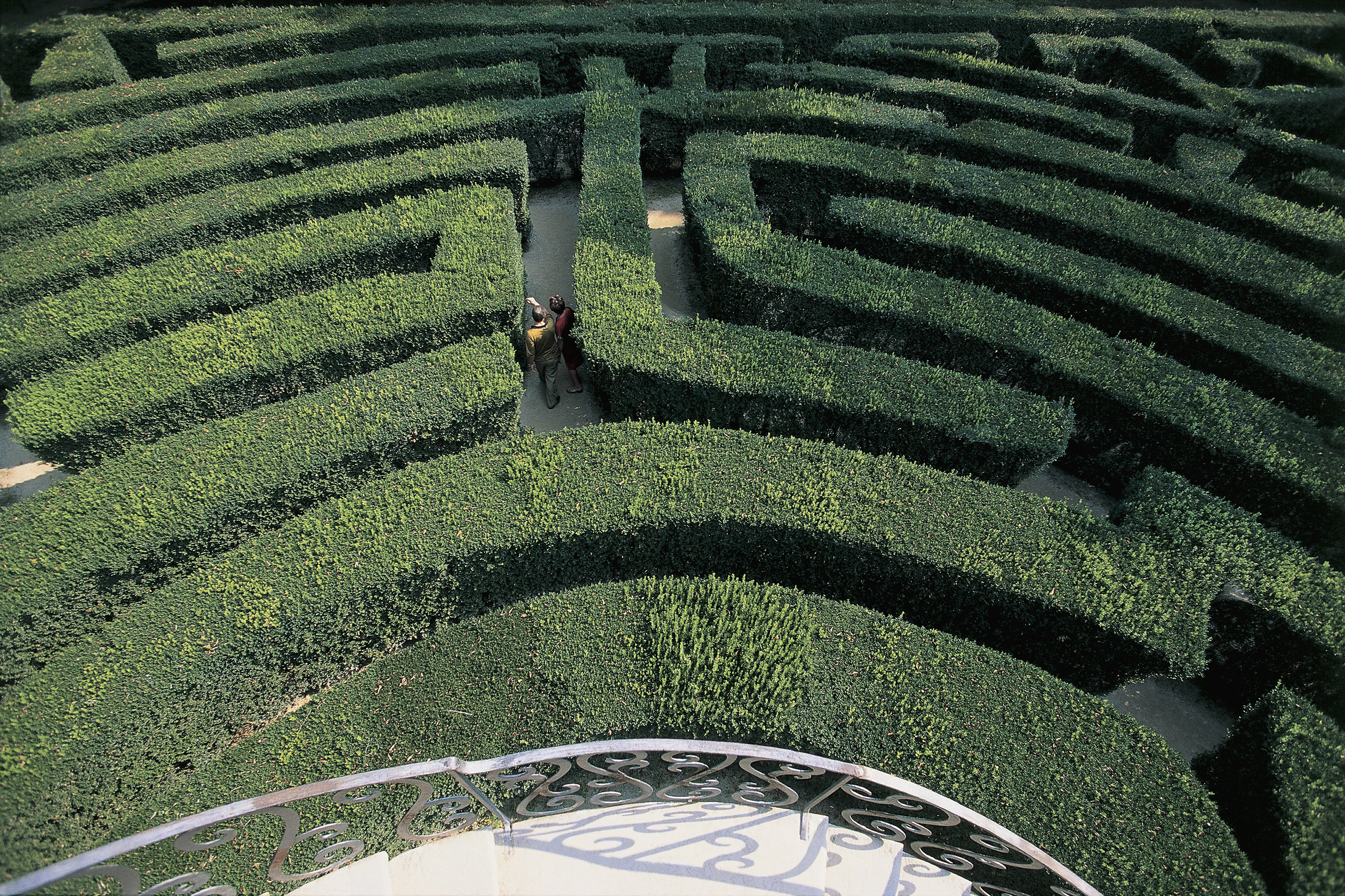 10 of the coolest mazes you can visit