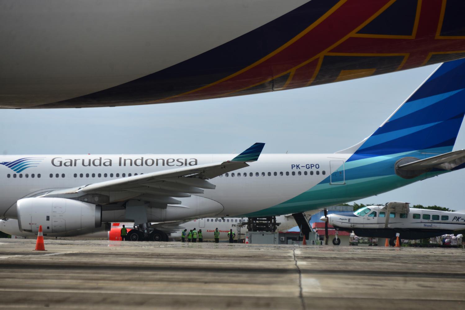 Membandingkan Kinerja Garuda Indonesia dan AirAsia, Siapa Rugi Paling ...