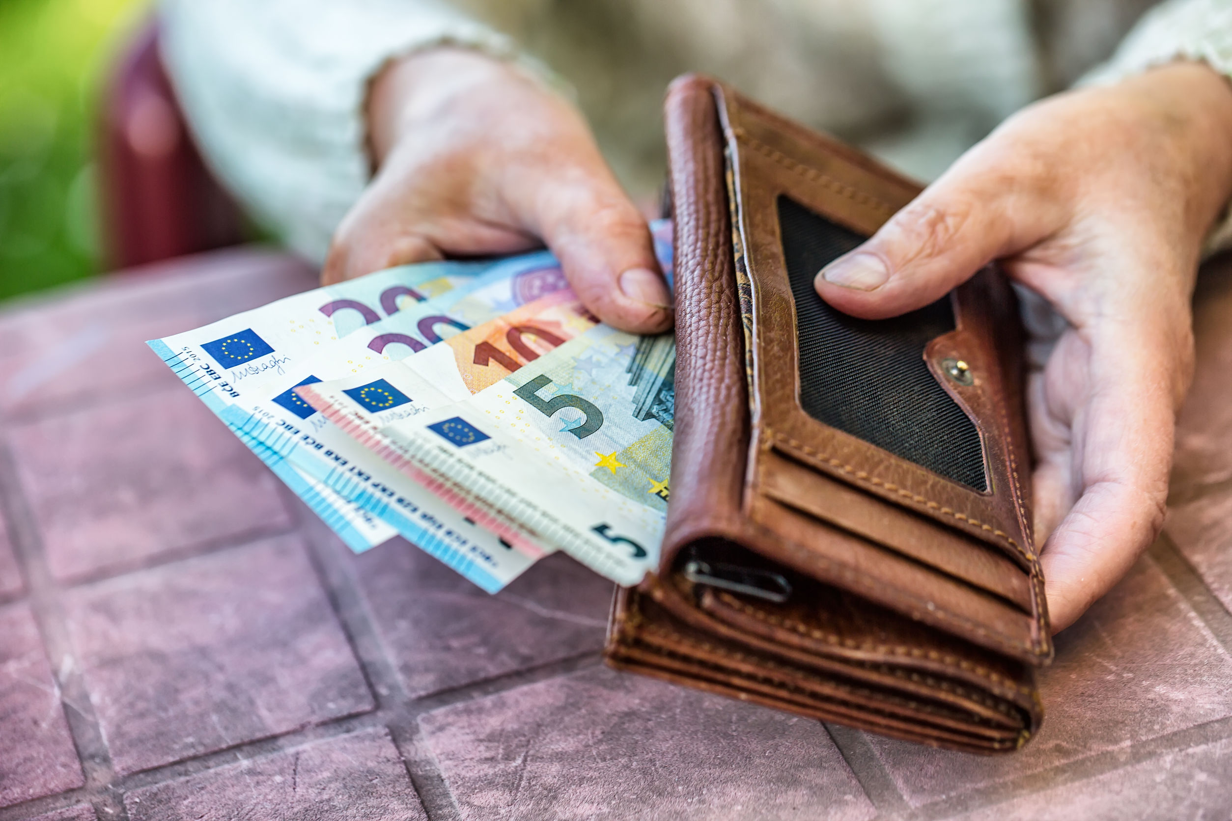 Τι σημαίνει η κατάργηση της προσωπικής διαφοράς στις συντάξεις - Πώς θα ...