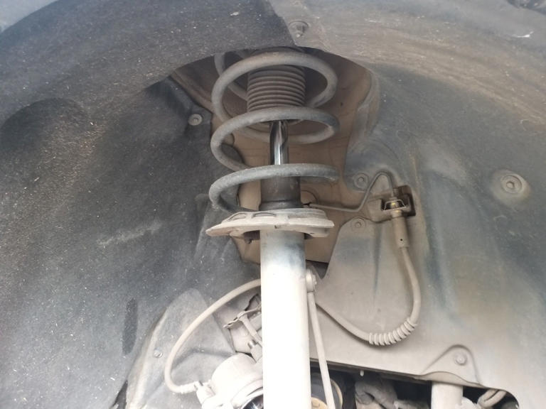 Ini Beberapa Tanda sokbreker depan Mobil Harus Ganti Baru, Harus Tahu