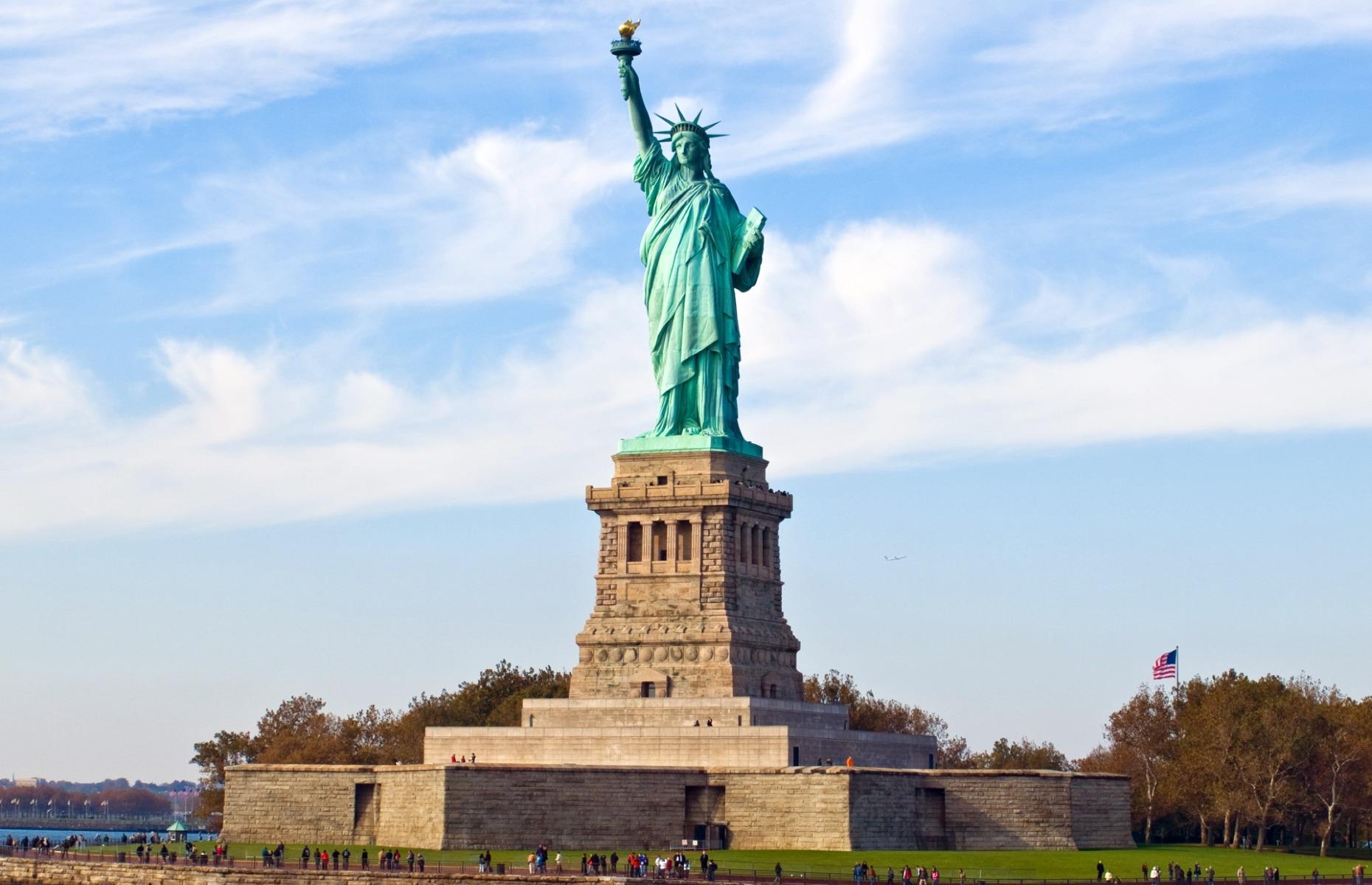 See how these world-famous landmarks have changed in these fascinating ...