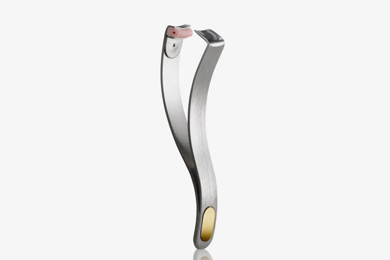 16 Best Eyelash Curlers for Swoopy, Lifted Lashes