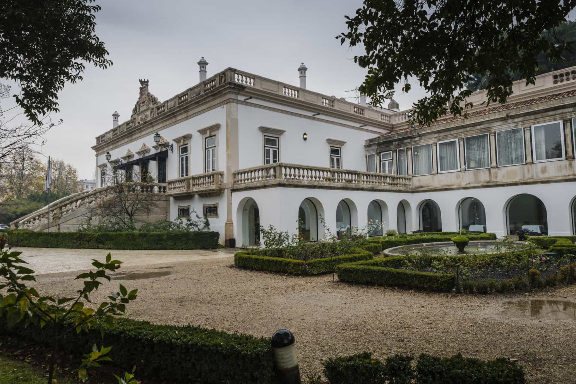 The tragic love story of a posthumous queen