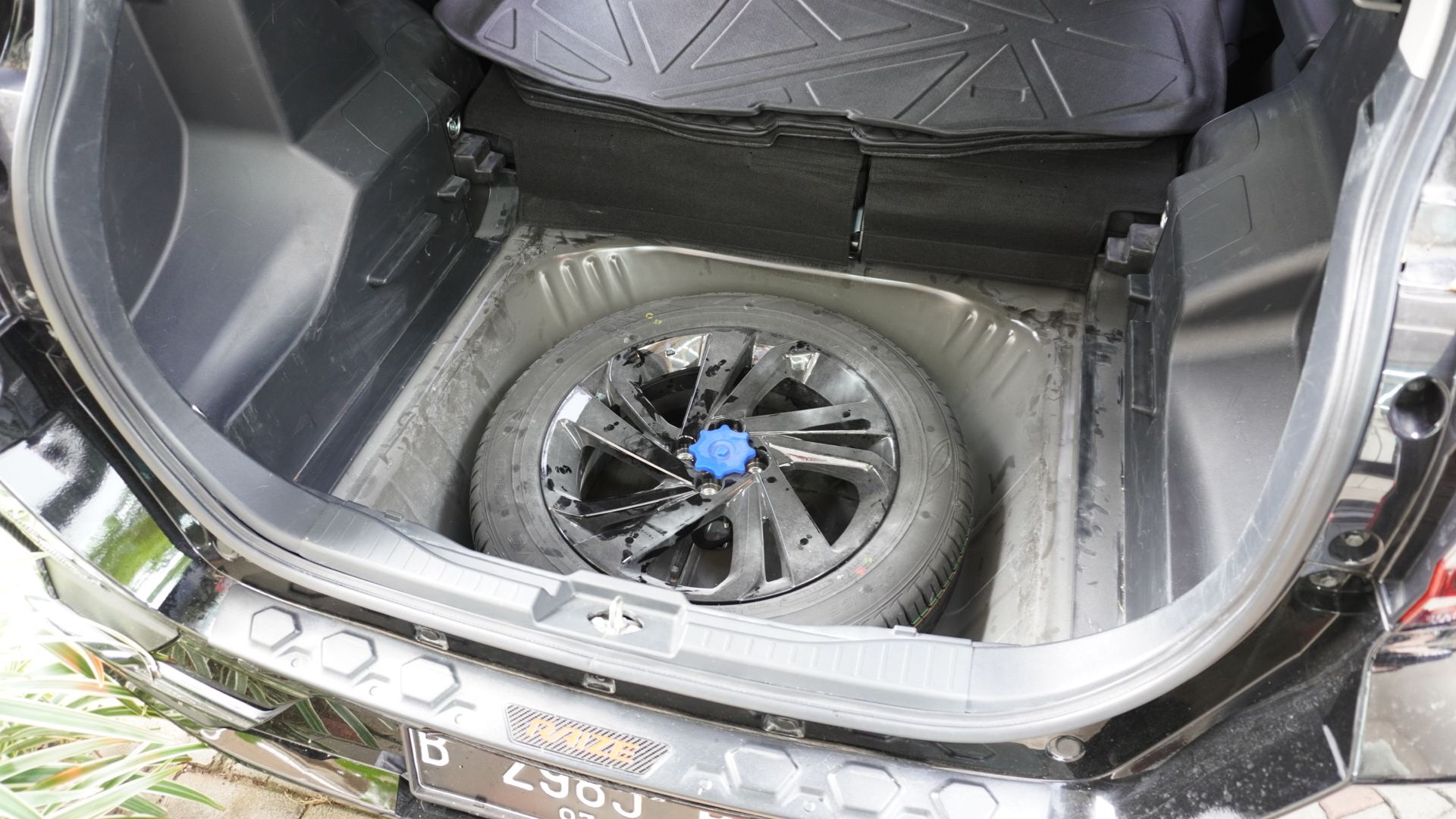 Inilah Alasan Tekanan Angin Ban Serep Mobil Ternyata Berbeda