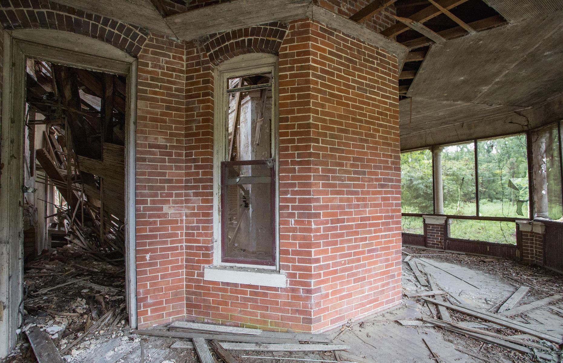 Explore Alabama's Derelict Buildings Left To Rot