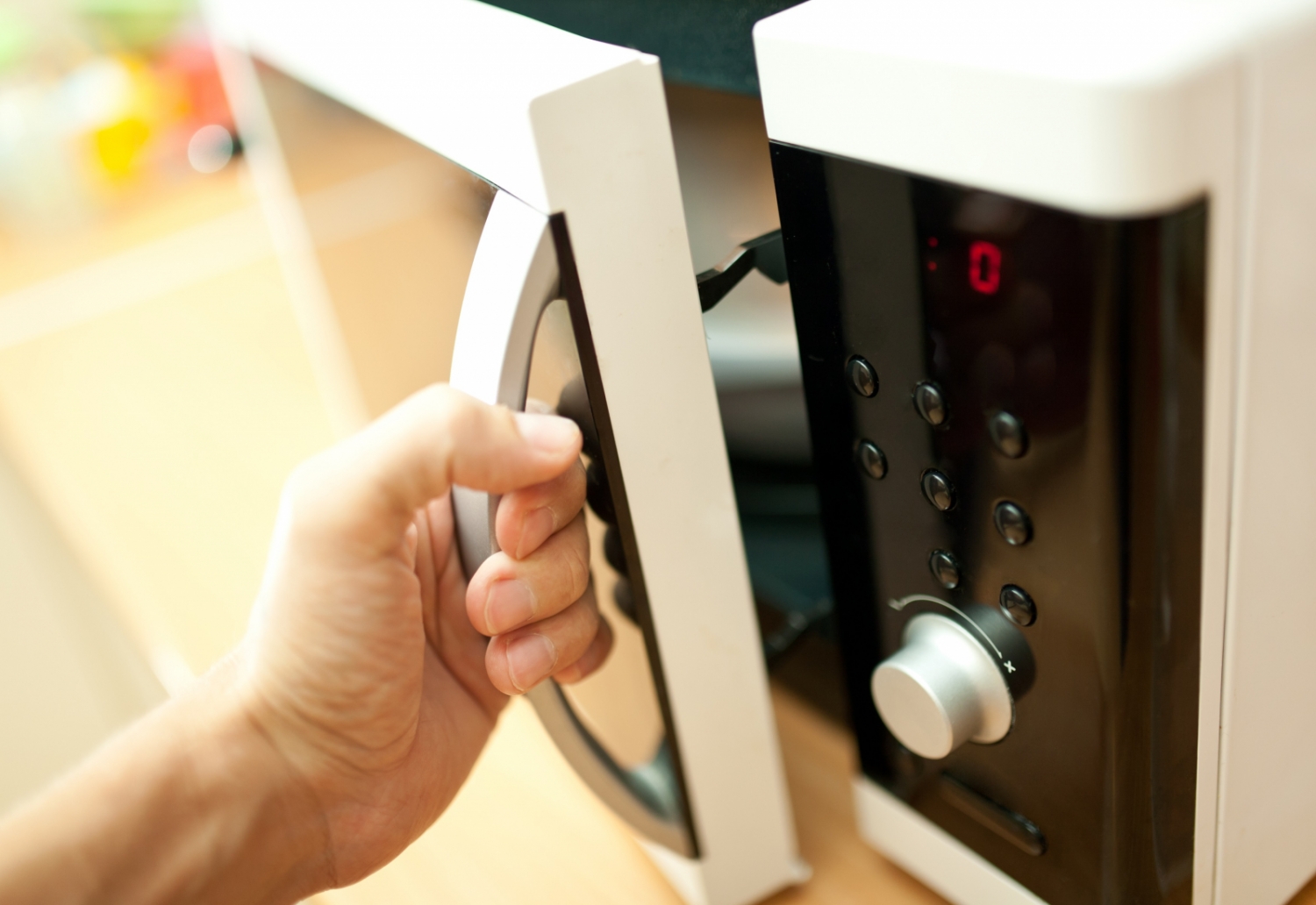 10 usos surpreendentes (e úteis!) para o seu micro-ondas