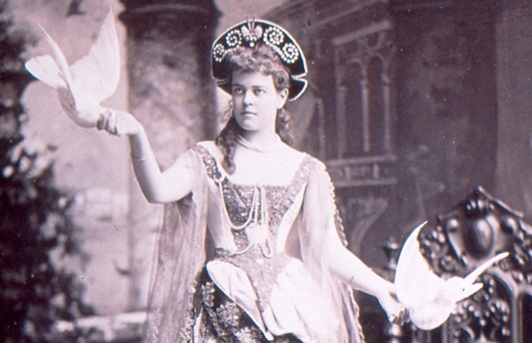 How the elite of the Gilded Age spent their mountains of money
