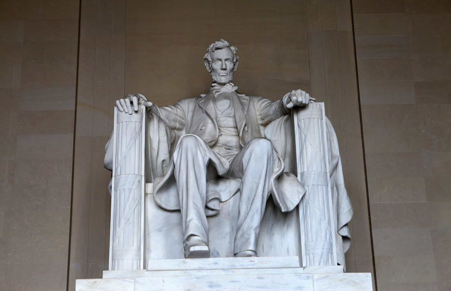 Secret messages hidden in famous statues