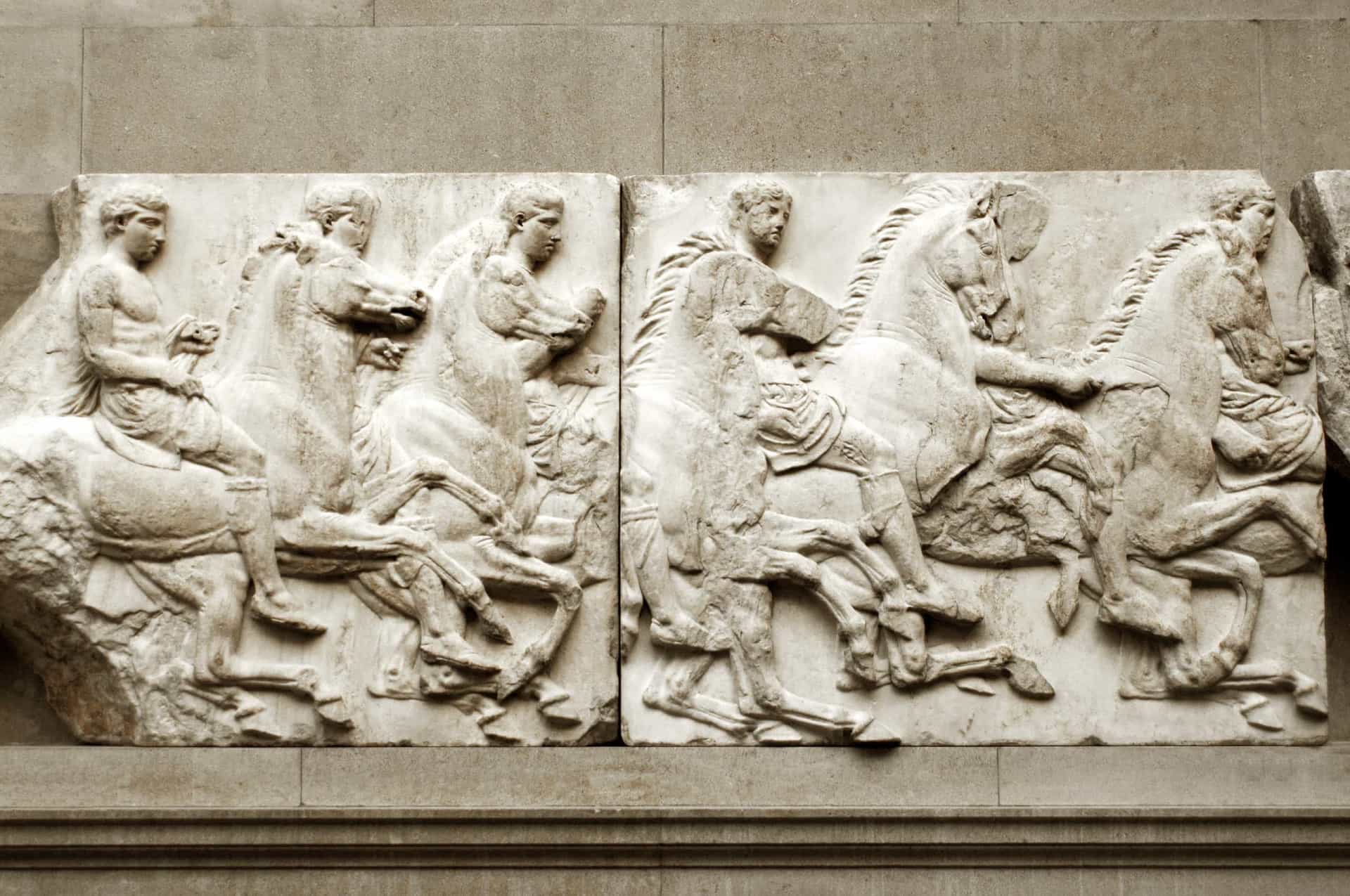 Secret messages hidden in famous statues