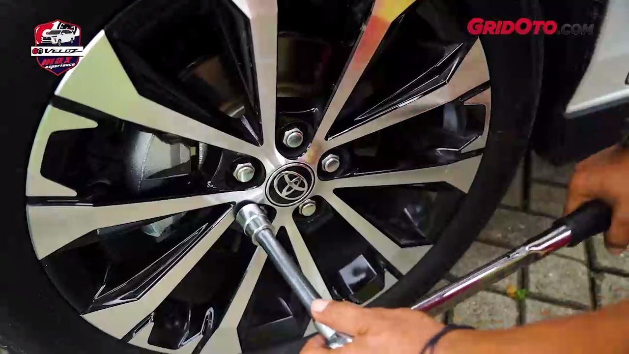 Ini Akibatnya Mengencangkan Mur Roda Mobil Terlalu Berlebihan, Simak