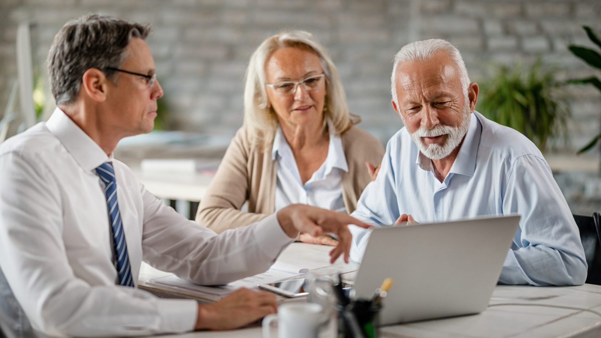 I’m a bank teller: 4 mistakes Social Security recipients make