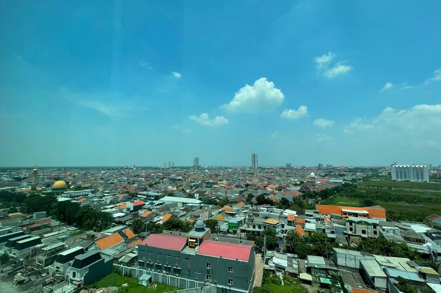 Cuaca Surabaya hari ini, seharian cerah, potensi panas menyengat ...