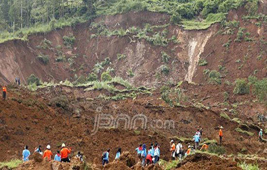 Tertimbun Material Longsor, 2 Orang Warga Sukabumi Meninggal Dunia