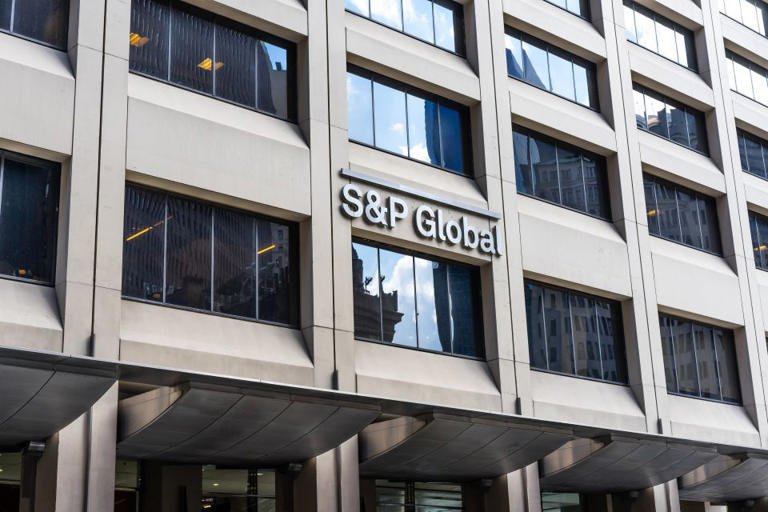 S&P: Ανάπτυξη 1,7% στην Ελλάδα φέτος – τι λέει για τουρισμό, χρέος και ...