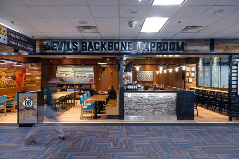 A Traveler’s Guide to Restaurants at Dulles International Airport (IAD)