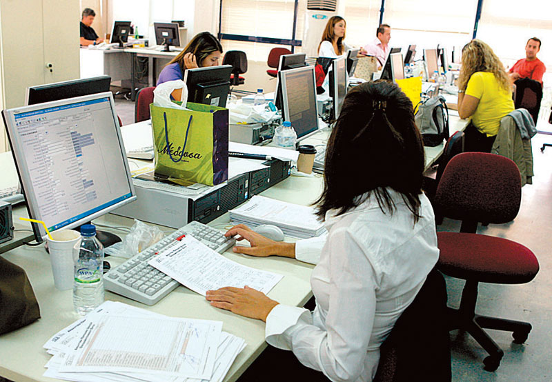 ΑΔΕΔΥ: Ουραγός της Ευρώπης η Ελλάδα στους μισθούς των δημοσίων ...