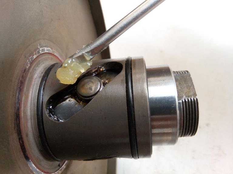 Ini Beberapa Bagian Yang Wajib Diberi Gemuk Saat Servis CVT Motor Matic