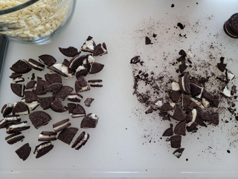 Easy 2 Ingredient Oreo Bark Recipe