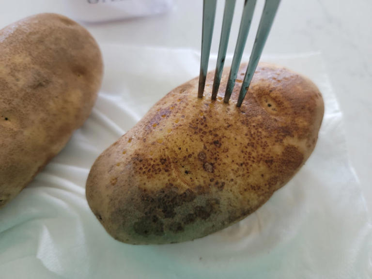 Easy and oh-so-delicious Air Fryer Baked Potato Recipe!