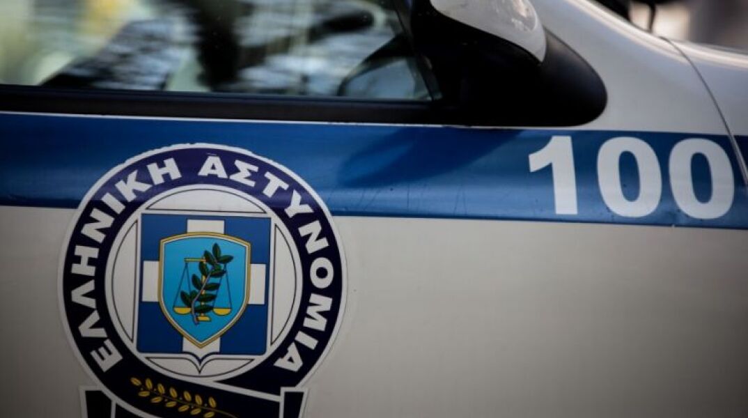 Αθήνα: Δύο συλλήψεις για ληστεία στα βραχάκια της Ακρόπολης – Χτύπησαν ...