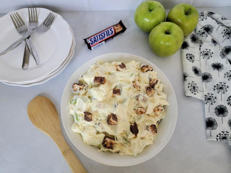 Easy Creamy Apple and Snickers Salad Recipe